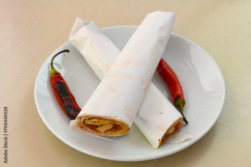Lavash doner kebab ( zurna et tavuk doner durum ) or shawarma sliced in ...