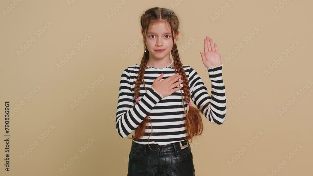 Vidéo Stock I swear to be honest. Sincere responsible preteen child ...