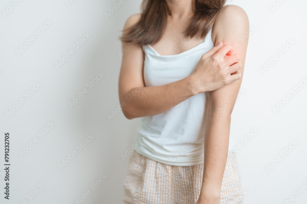 woman itching and scratching itchy arm. Sensitive Skin Allergic ...