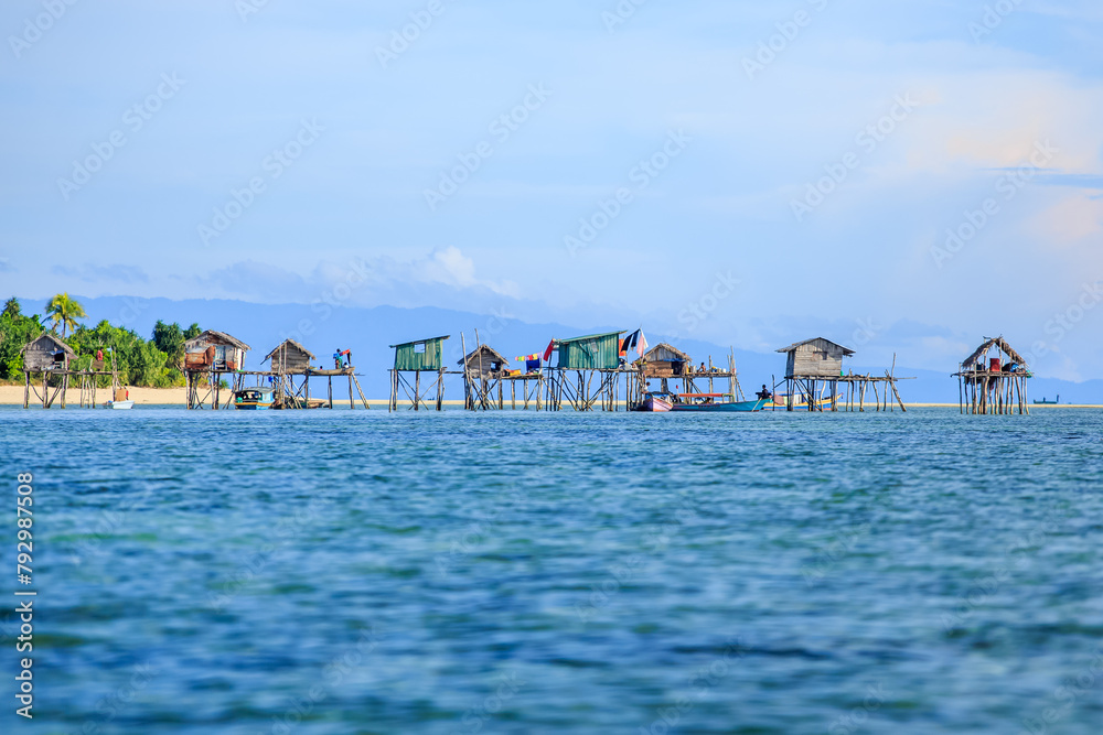 Beautiful landscapes view borneo sea gypsy water village in Maiga ...