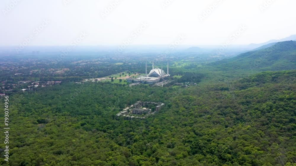 The capital city of Pakistan showing the landmark Shah Faisal Mosque ...