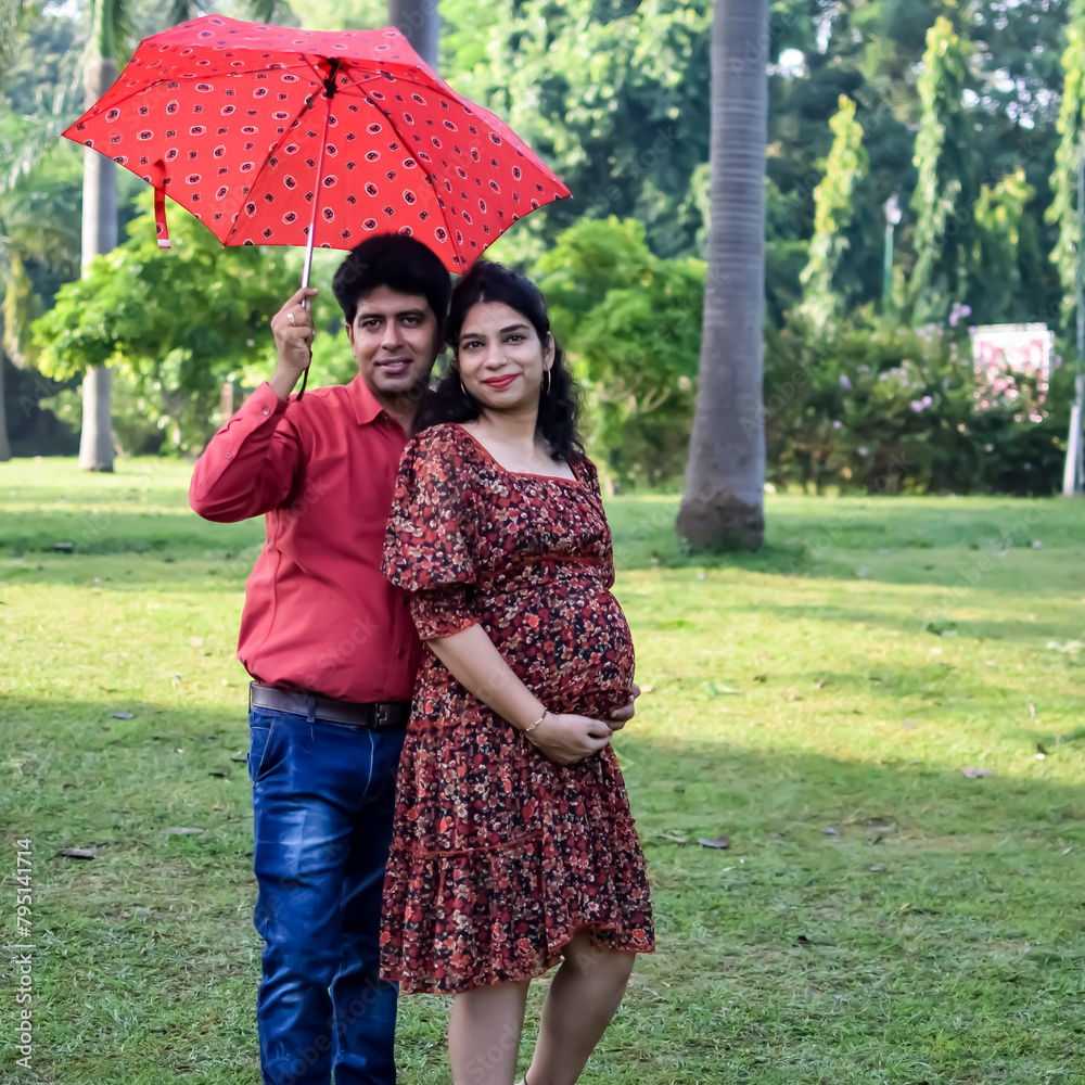 Foto de Indian couple posing for Maternity shoot pose for welcoming new ...