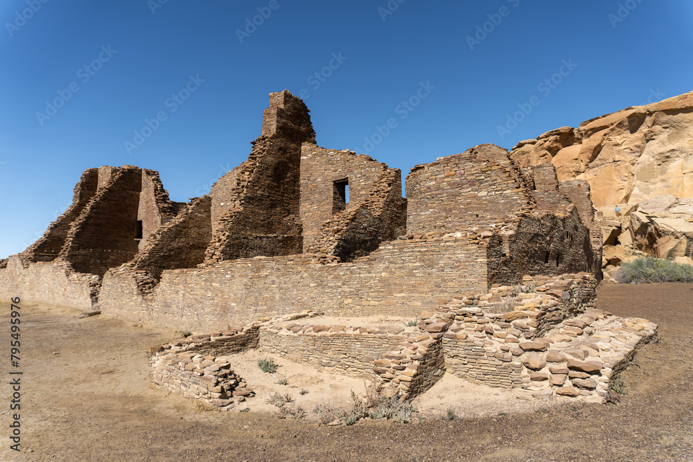 Pueblo Bonito, the largest and best-known great house in Chaco Culture ...