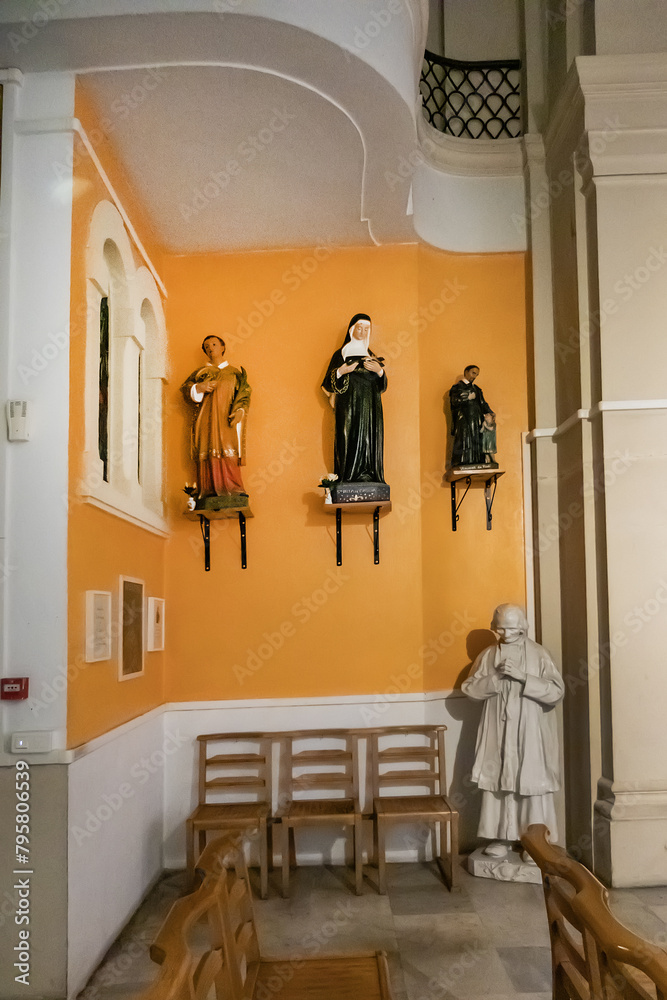 Interior of Sanctuary of the Sacred Heart (Sanctuaire du Sacre Coeur ...