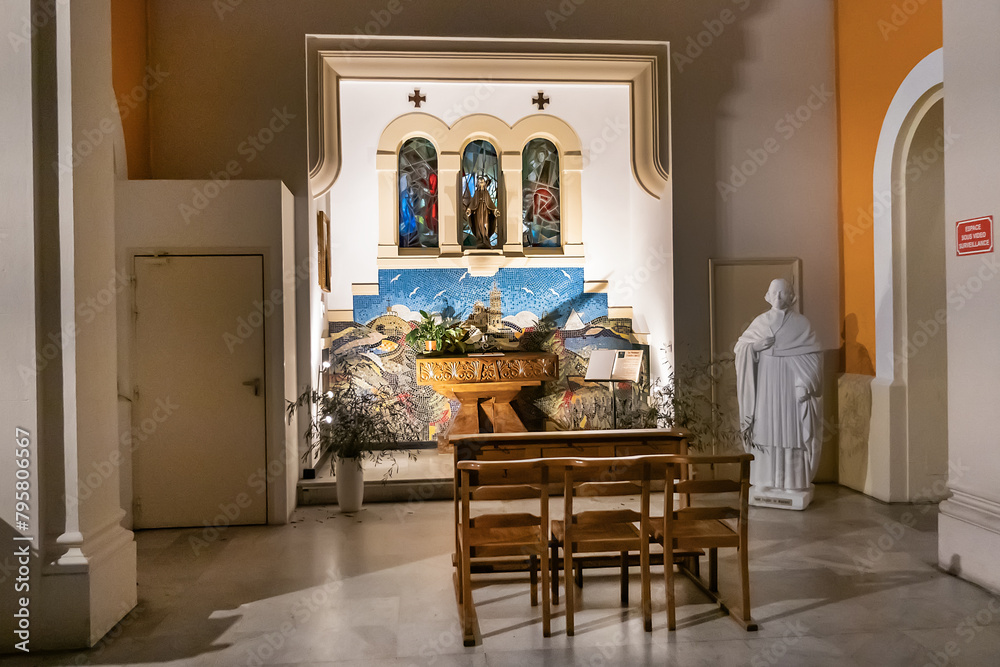 Interior of Sanctuary of the Sacred Heart (Sanctuaire du Sacre Coeur ...