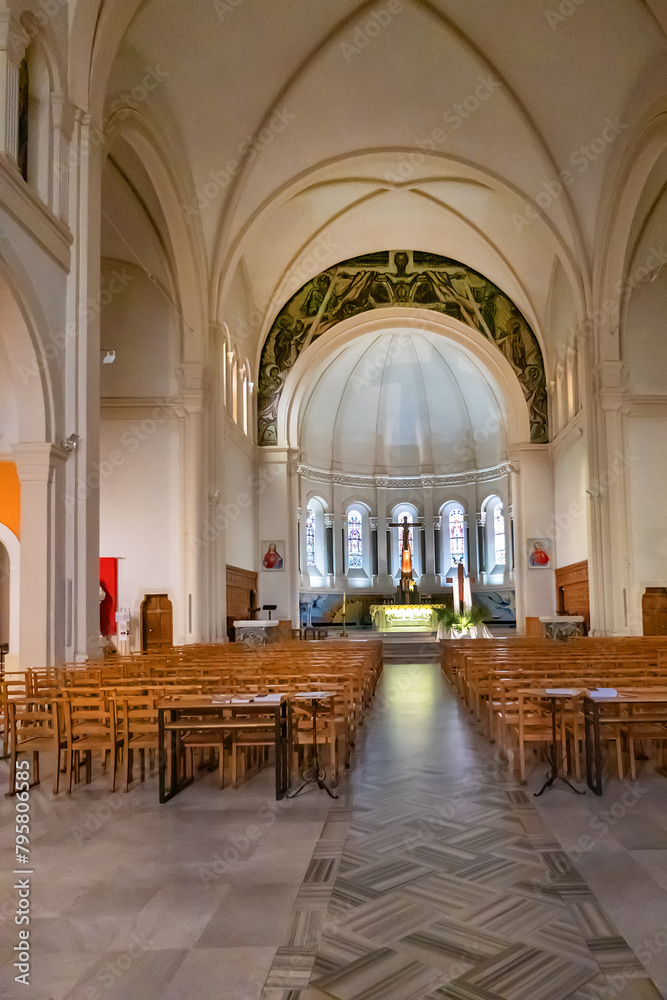 Interior of Sanctuary of the Sacred Heart (Sanctuaire du Sacre Coeur ...
