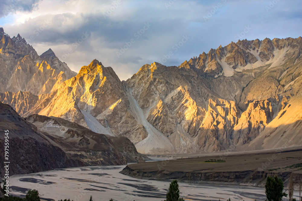 Sun Kissed Passu Cones with River View, Hunza, Gilgit Baltistan. Stock ...