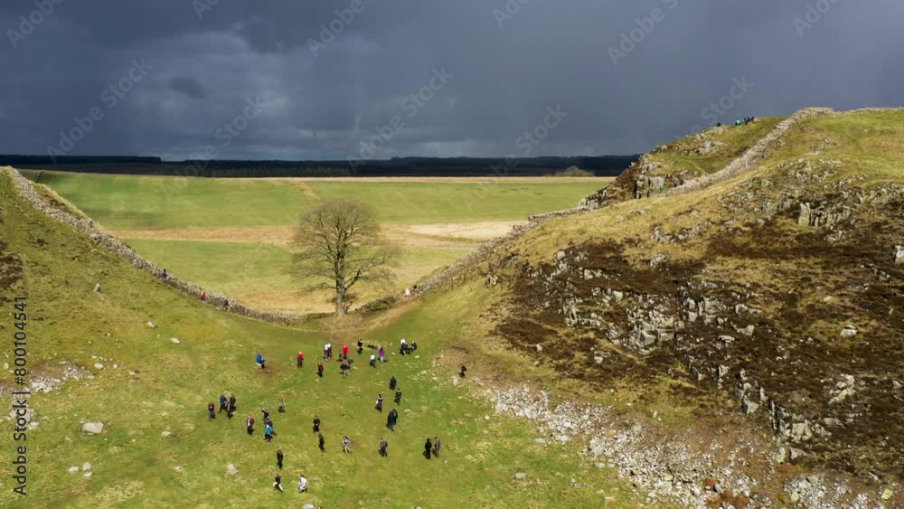 Sycamore Gap on Hadrians Wall, Northumberland, England. Famous Roman ...