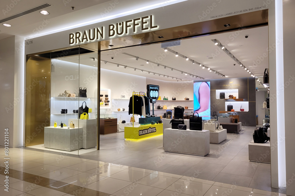 Foto de PENANG, MALAYSIA - 30 APR 2024: Storefront view of Braun Buffel ...