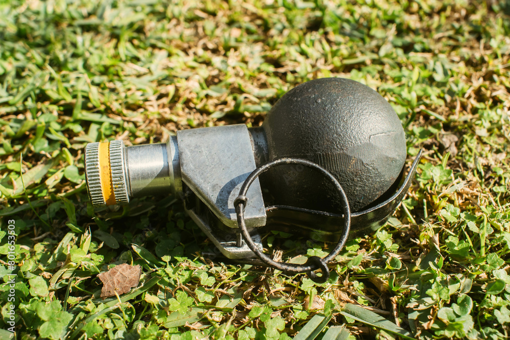 granada explosivo ejercito arma guerra grenade war army explosive Stock ...