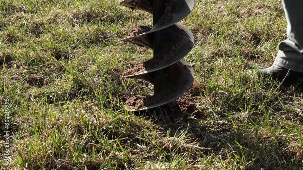 Stockvideo Drilling the ground with rig machine. The man drills the ...