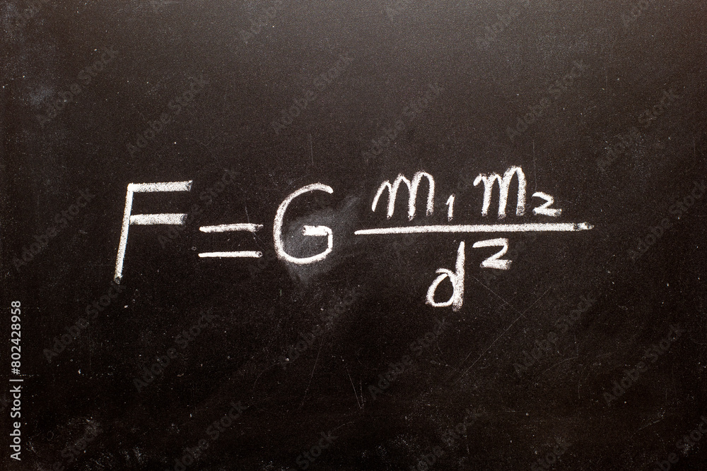 Fórmula de la ley de la gravedad de Isaac Newton escrita a mano en una ...