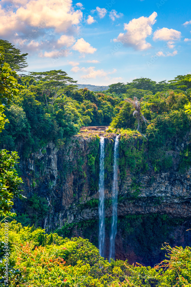 Foto de The highest waterfall on the island of Mauritius is Chamarel ...