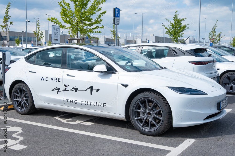 White Tesla Model y in Tesla-Supercharger v4 Gigafactory Berlin ...