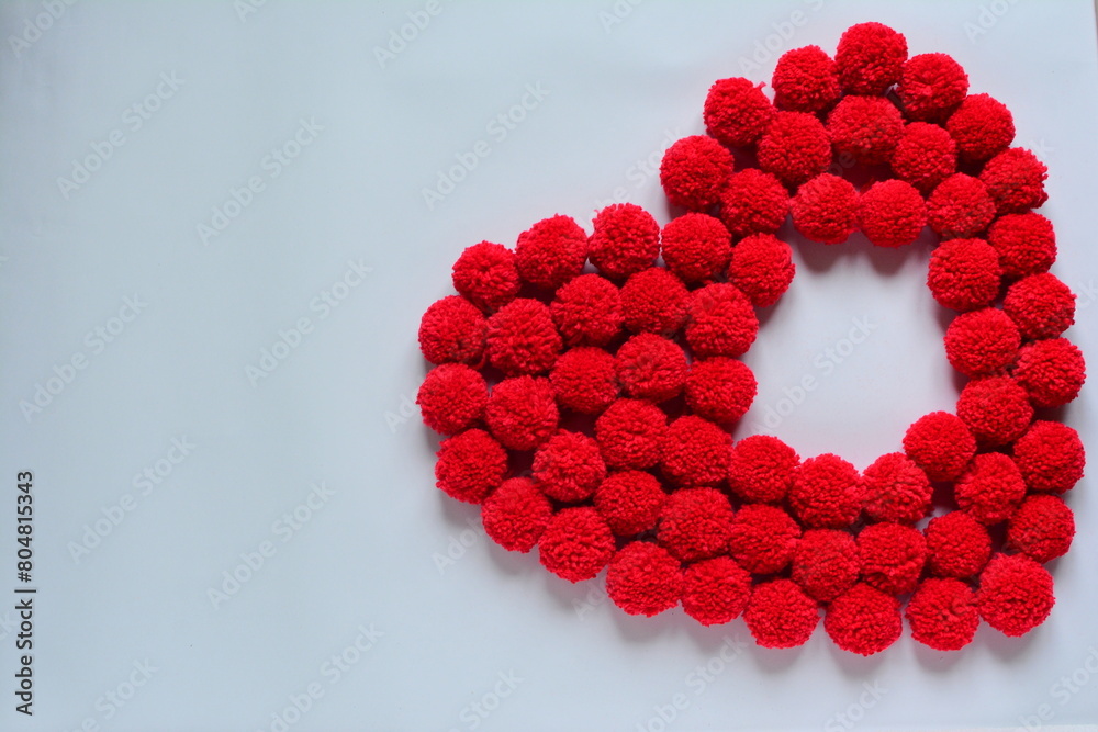 Corazón de pompones rojos , corazón ,pompón de lana, rojo ,figura ...