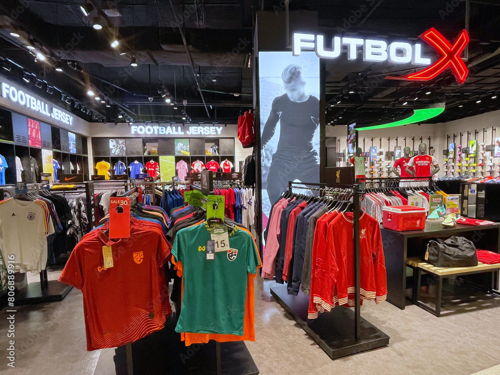 Fan clothing store FUTBOLX with famous football clubs brands clothes ...