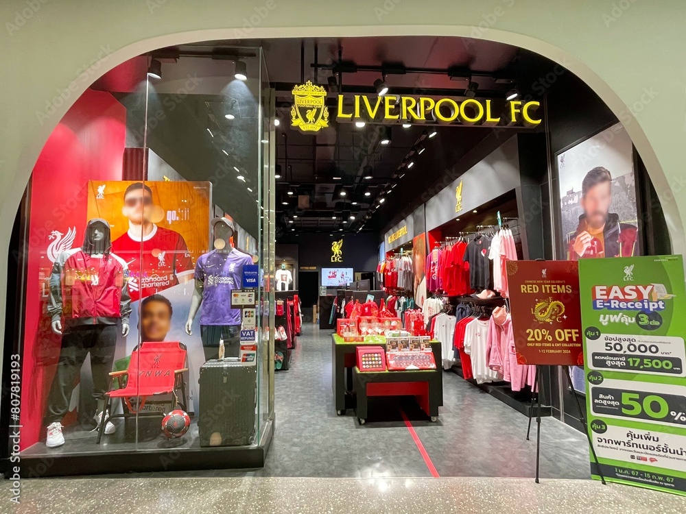 Foto de Liverpool FC Store in shopping mall. LFC Retail business ...