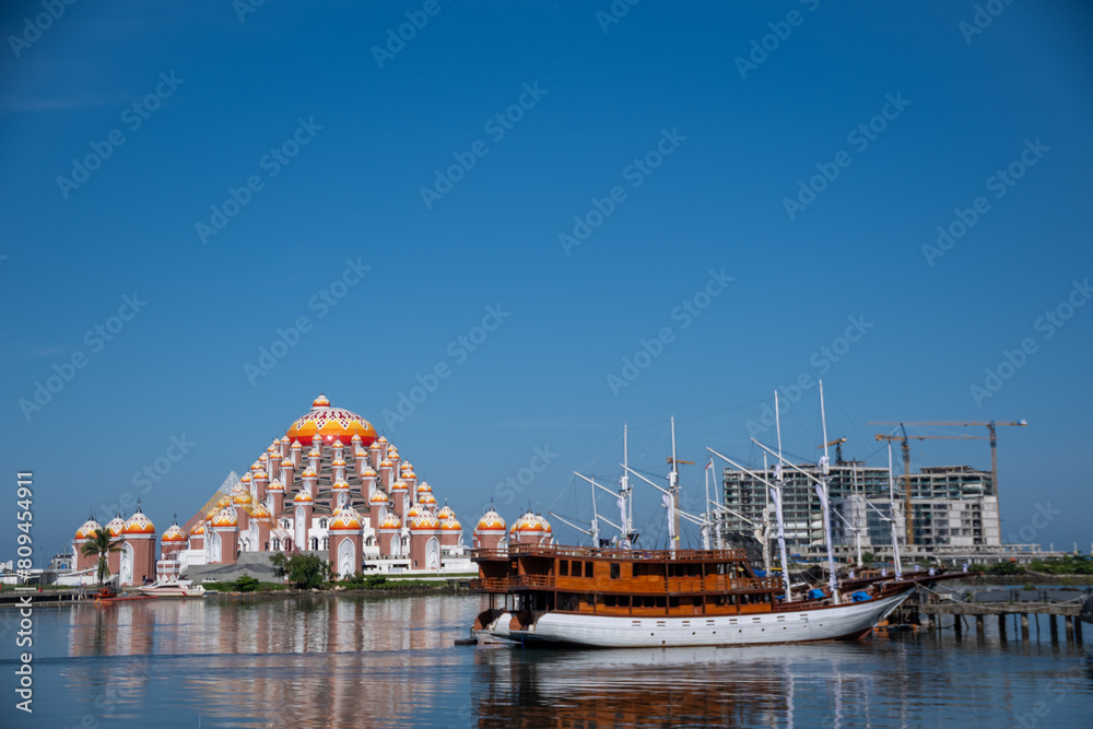 Phinisi wooden boats anchor at Losari Beach. Famous traditional boat ...