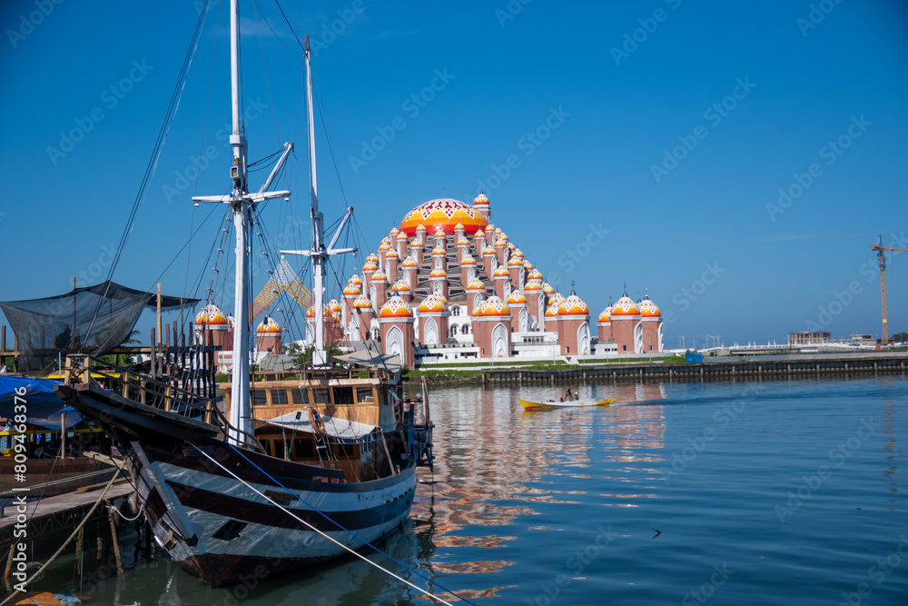 Phinisi wooden boats anchor at Losari Beach. Famous traditional boat ...