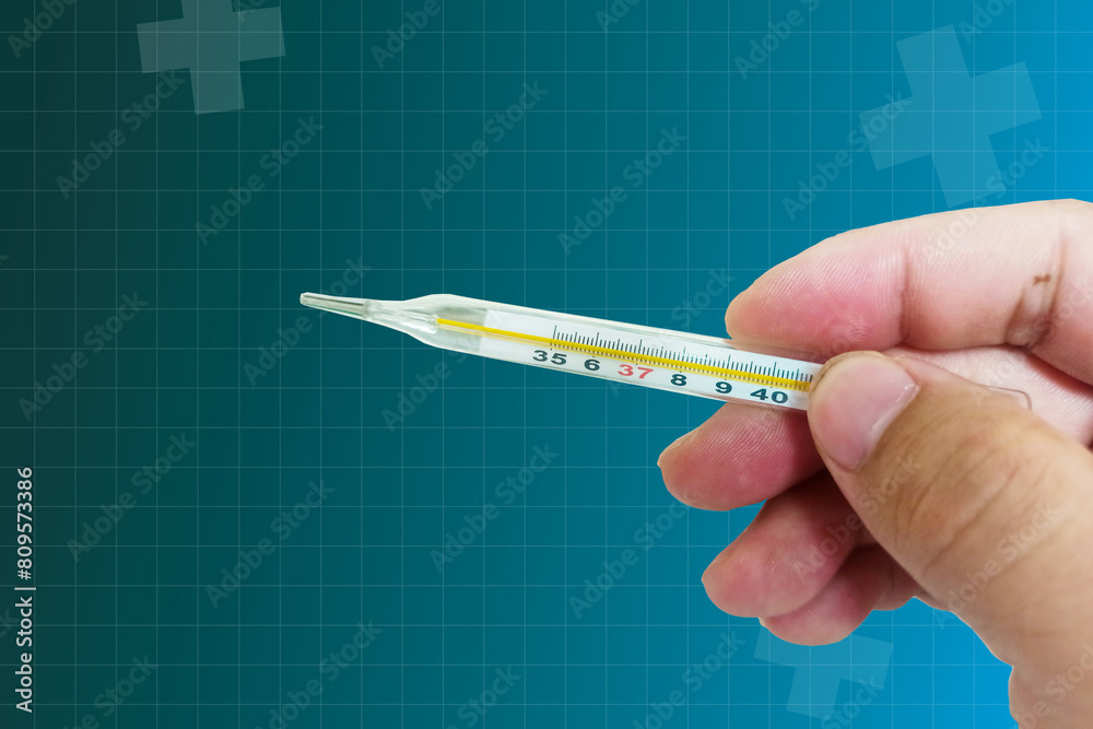Hand holding a thermometer Measure body temperature,5 basic medical ...