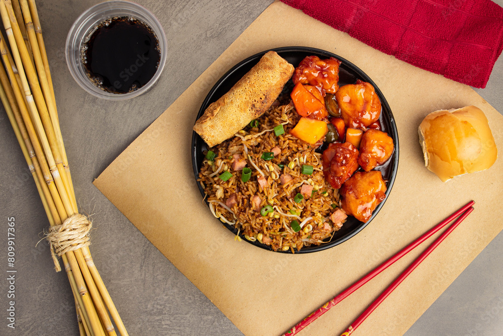 Comida China, arroz, lumpias, pollo agridulce Stock Photo | Adobe Stock