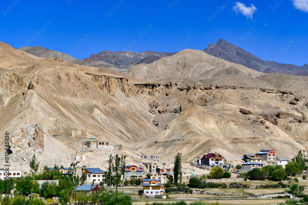 Foto de Kargil serves as the joint capital of Ladakh, an Indian ...