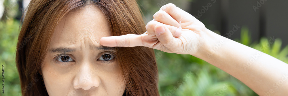 Angry upset young asian woman frowning, raising eyebroes and having ...