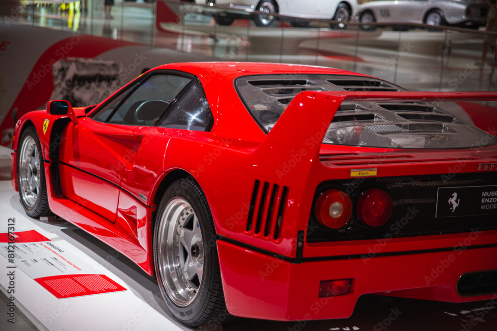 Foto de Modena, Italy - August 27, 2023 Rear view of Ferrari F40 ...