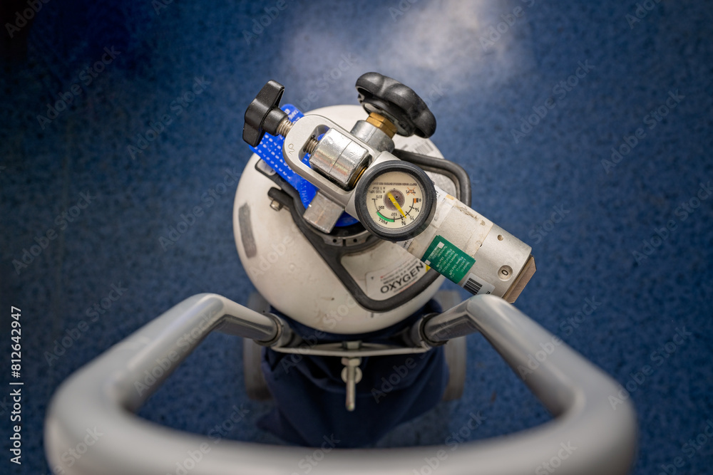 oxygen cylinder bottle medical gas, Australian general practice, GP ...