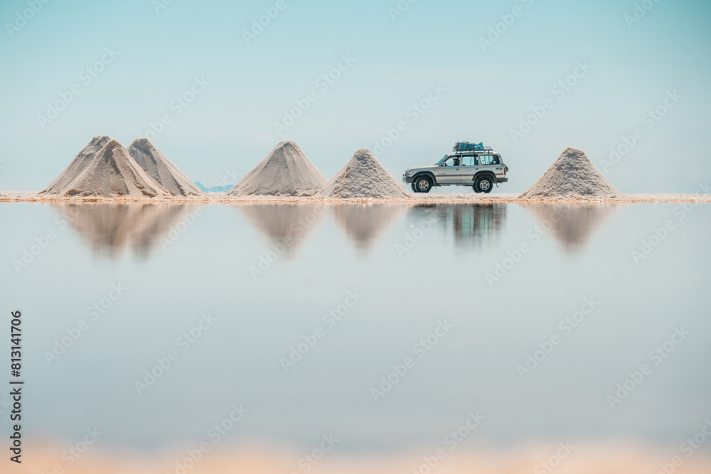 Salar de Uyuni (Uyuni salt flats) flags of the world with 4x4 Jeep ...