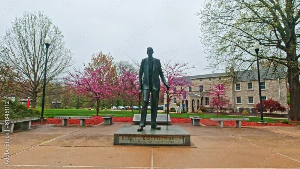 Robert Pershing Wadlow Statue Monument in Alton, Illinois. Known as the ...