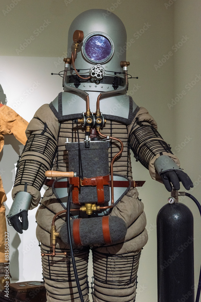 Escafandra estratonáutica antigua, antecedente del traje espacial Stock ...