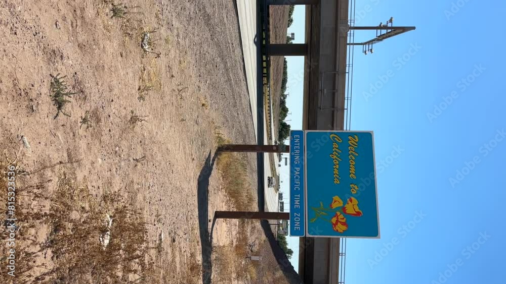 Welcome to California sign. Vertical static shot of state border sign ...
