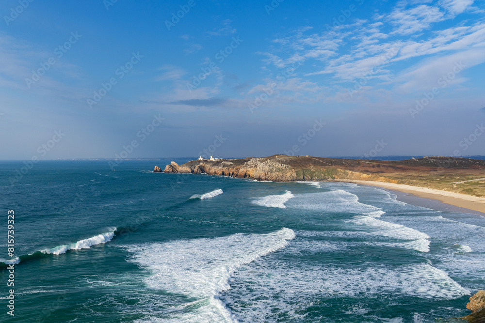 Foto de La vue panoramique sur la plage de Pen Hat dévoile la splendeur ...