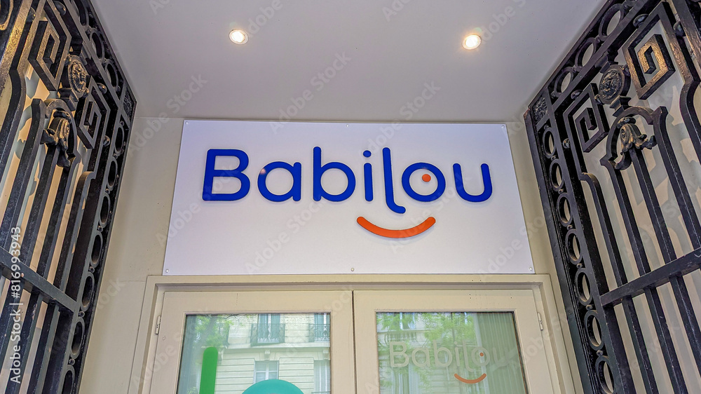 Paris, France - 15 mai 2024: Enseigne et logo d'une crèche Babilou ...