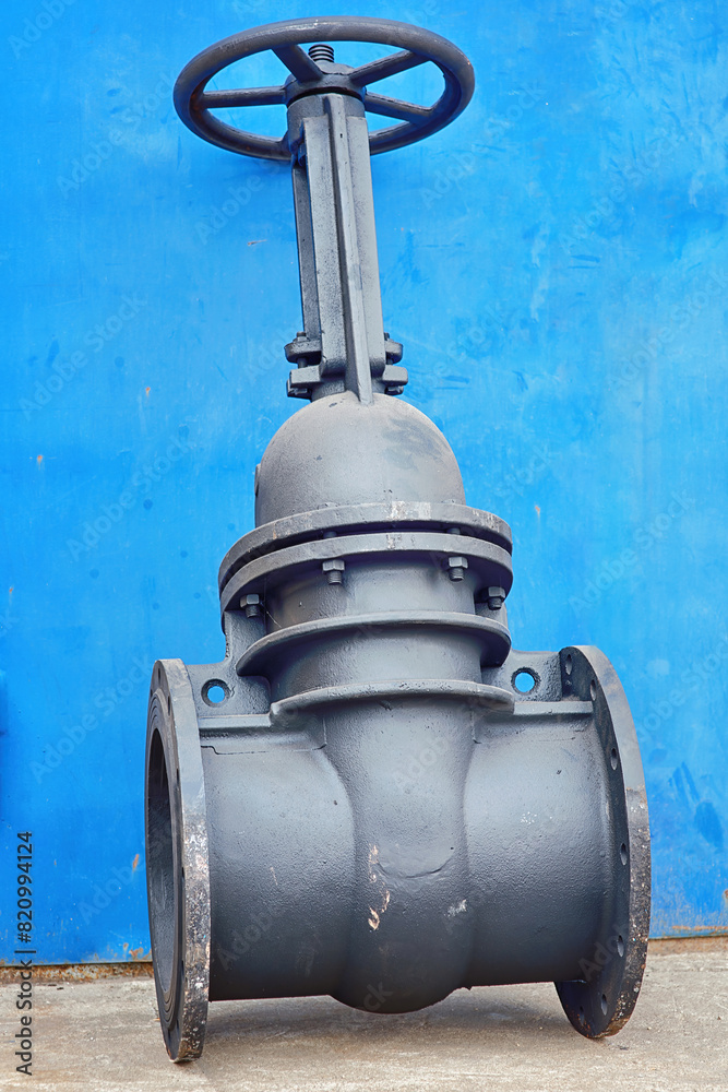 large industrial gate valve with flange fittings, controlling water ...