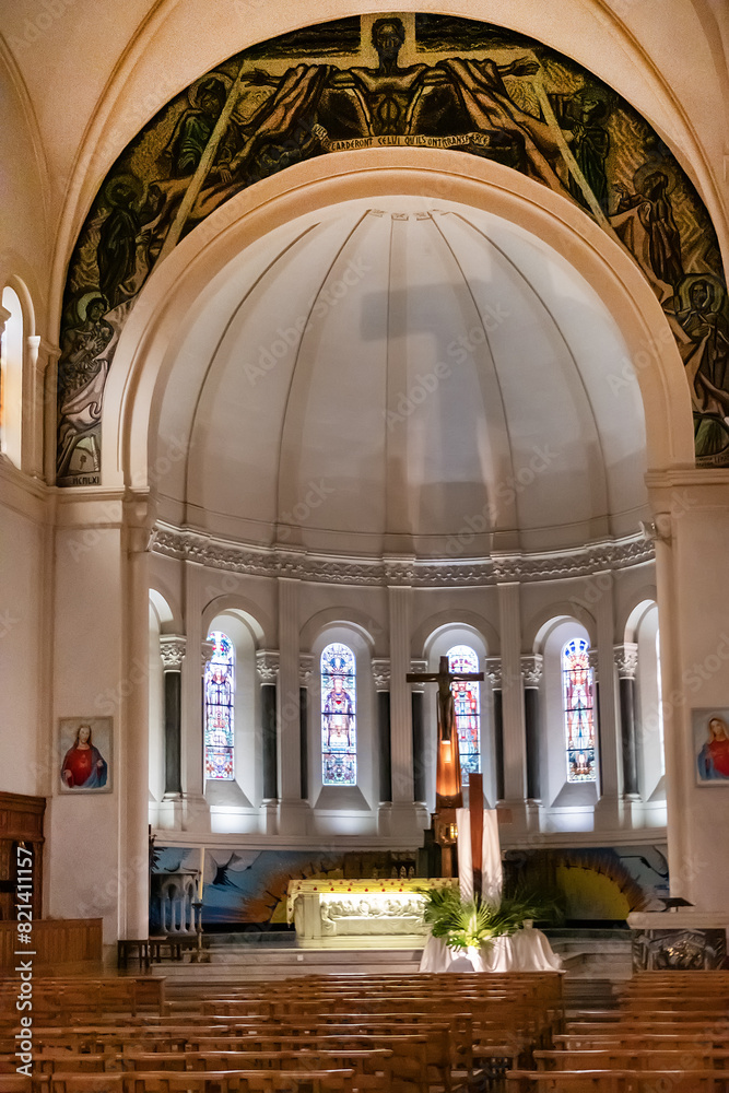 Interior of Sanctuary of the Sacred Heart (Sanctuaire du Sacre Coeur ...