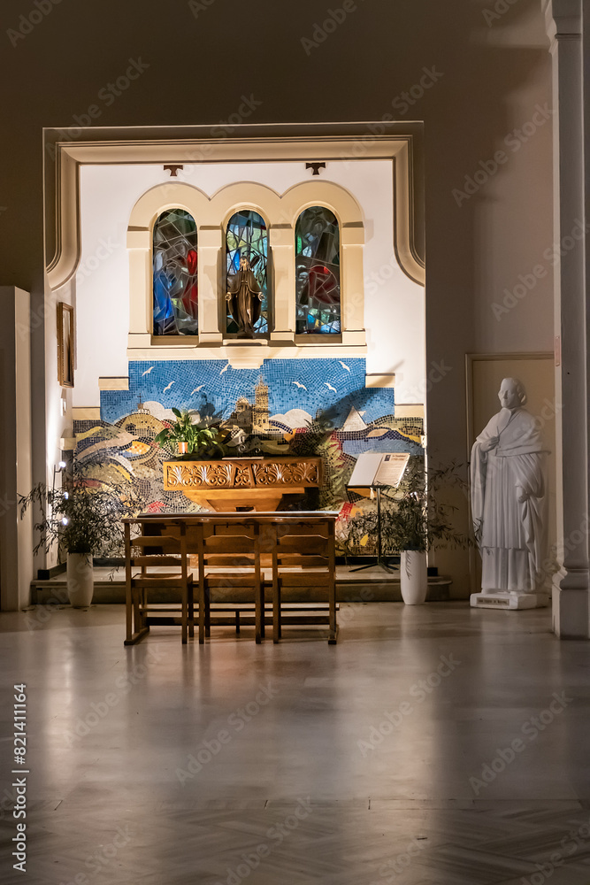Interior of Sanctuary of the Sacred Heart (Sanctuaire du Sacre Coeur ...