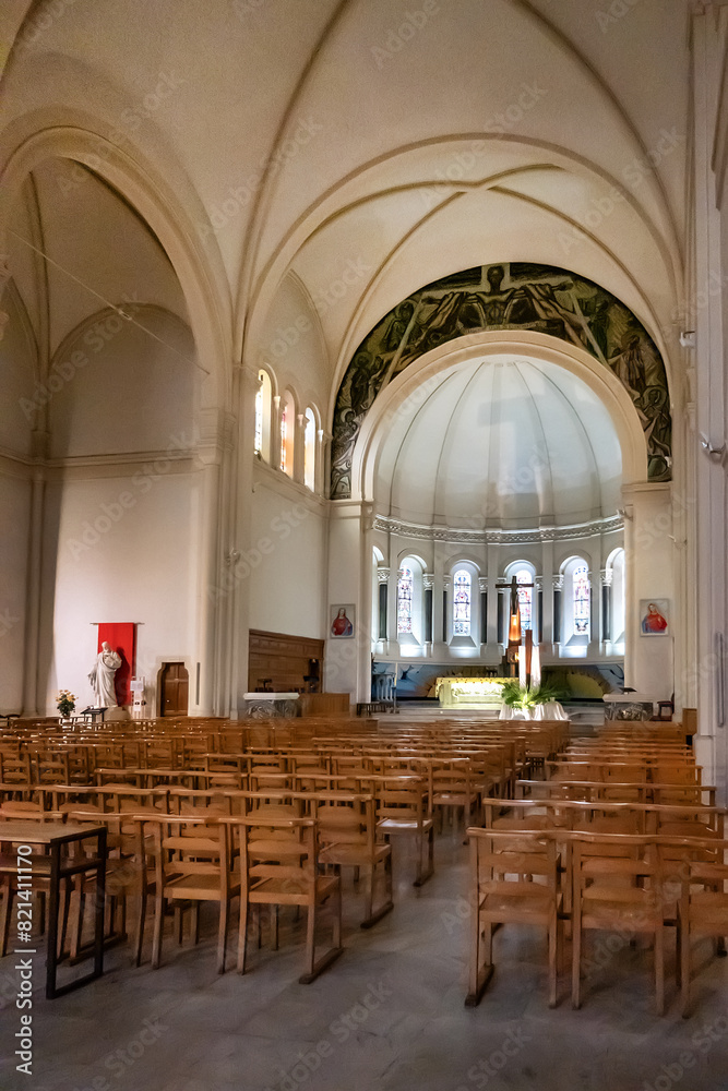 Interior of Sanctuary of the Sacred Heart (Sanctuaire du Sacre Coeur ...
