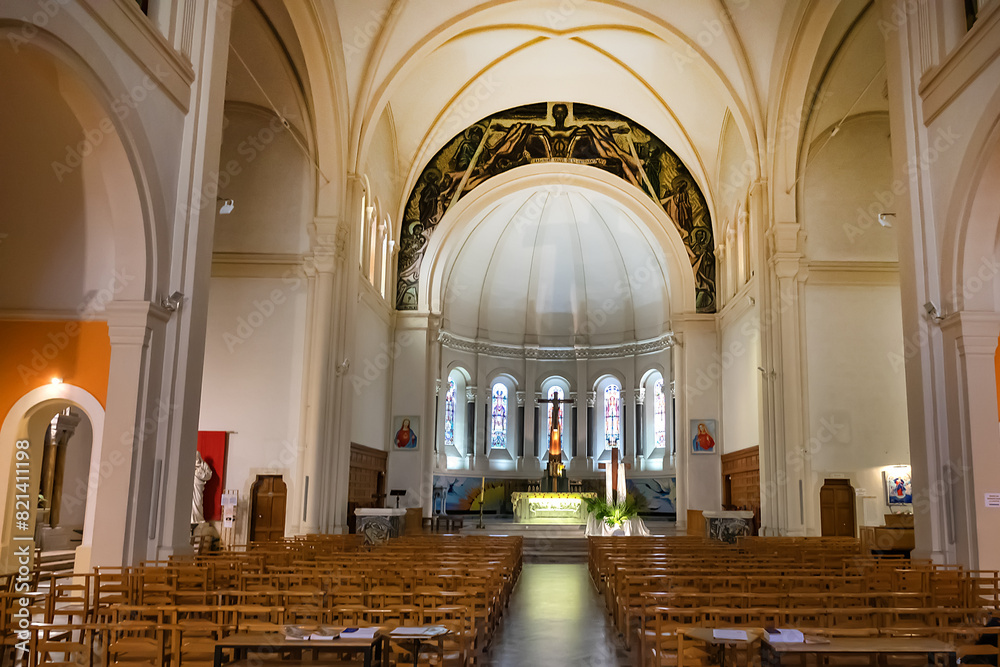 Interior of Sanctuary of the Sacred Heart (Sanctuaire du Sacre Coeur ...
