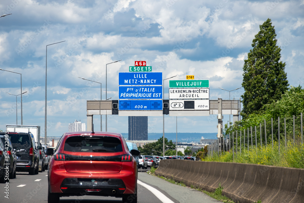 Highway road signs Paris, driving in heavy traffic on ring road of ...