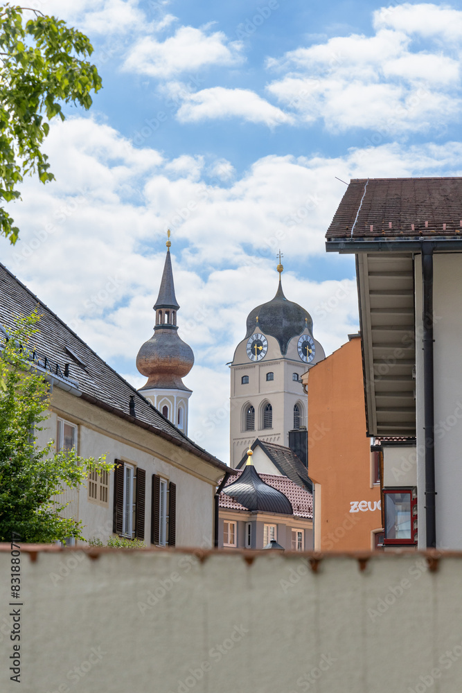 Frauenkircherl und Kirche Sankt Johannes in der Altstadt von Erding ...