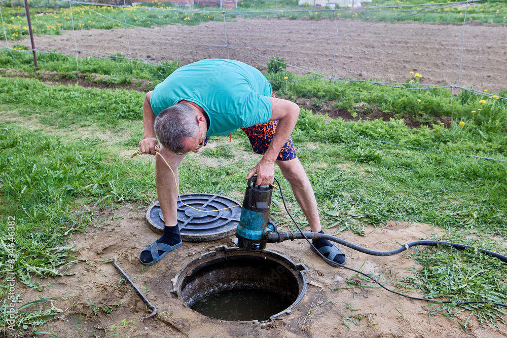 Foto de Septic tank is an underground storage tank for sewage waste ...