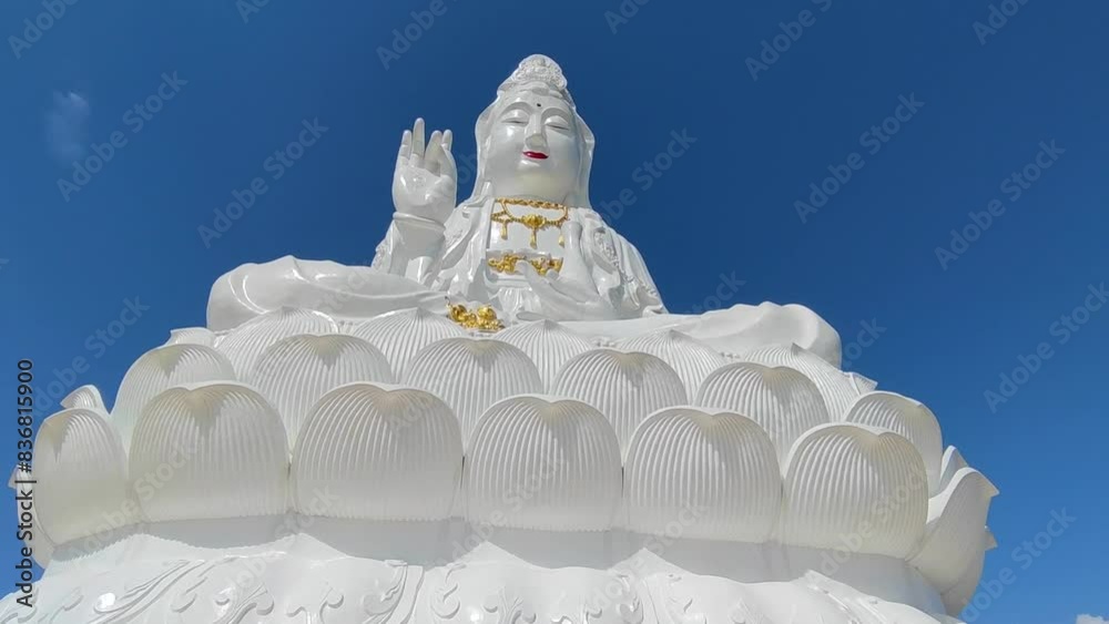 Wat Huay Pla Kang is Chiang Rai's Big Buddha white statue ...