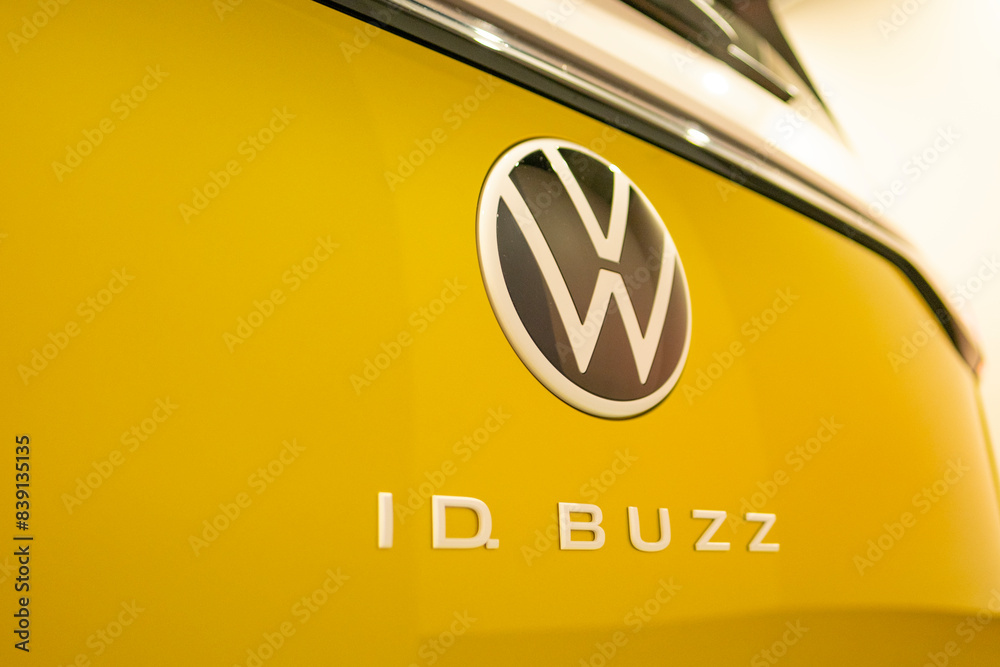 Classic Yellow Electric Bus Volkswagen Id Buzz Old School Cool Meets New School Fuel
