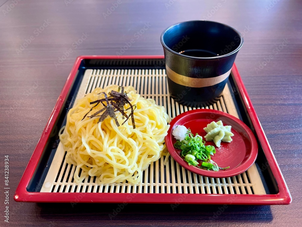 Zaru ramen, Japanese noodles. Cold ramen noodles topped with shredded ...