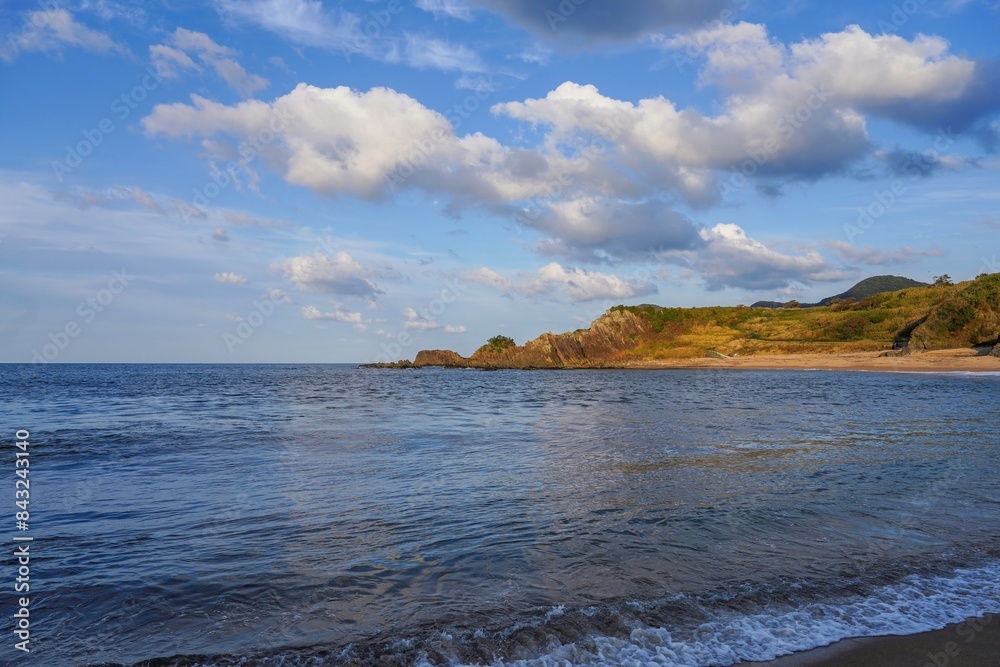 立岩で見た夕日に染まる柱状節理岩の情景 Stock Photo | Adobe Stock