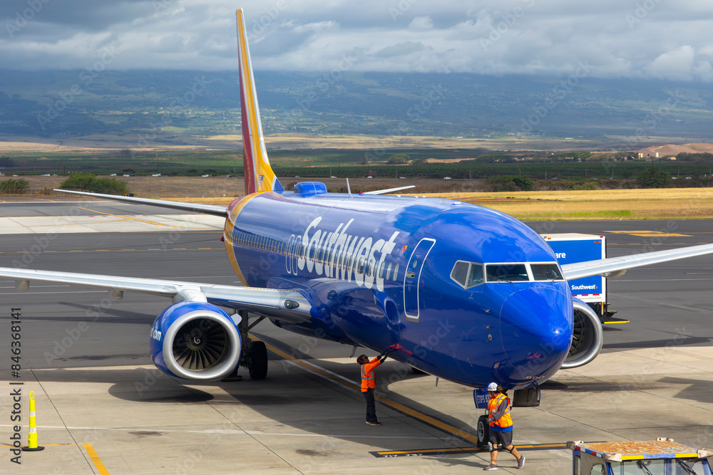 Boeing 737-800 at Kahului International Airport, Maui, Hawaii Stock ...