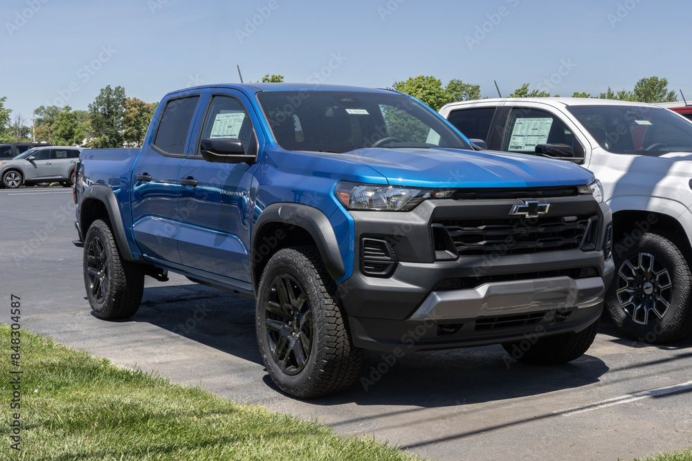 Chevrolet Colorado 4WD Trailboss Crew Cab display. Chevy offers the ...