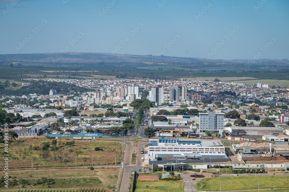 Cidade de Patrocinio, Minas Gerais, vista a distancia a partir do morro ...